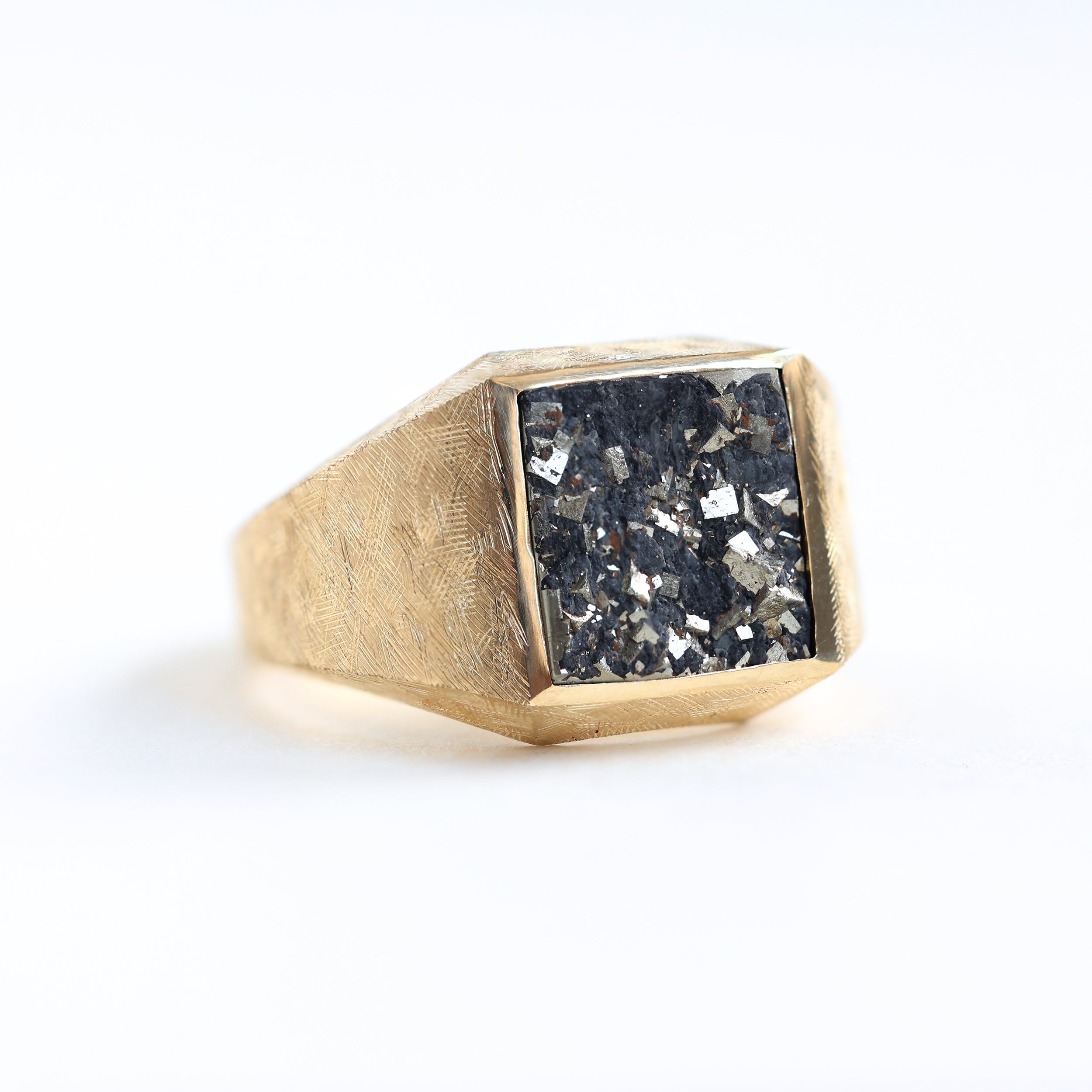 Pyrite signet ring for him | Capucinne