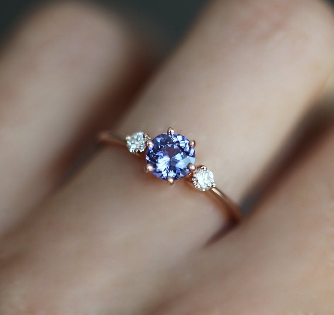 Kelly Round Sapphire Diamond Ring | Capucinne